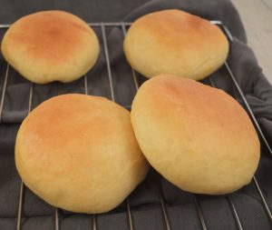 Zachte witte bolletjes | Eef Kookt Zo