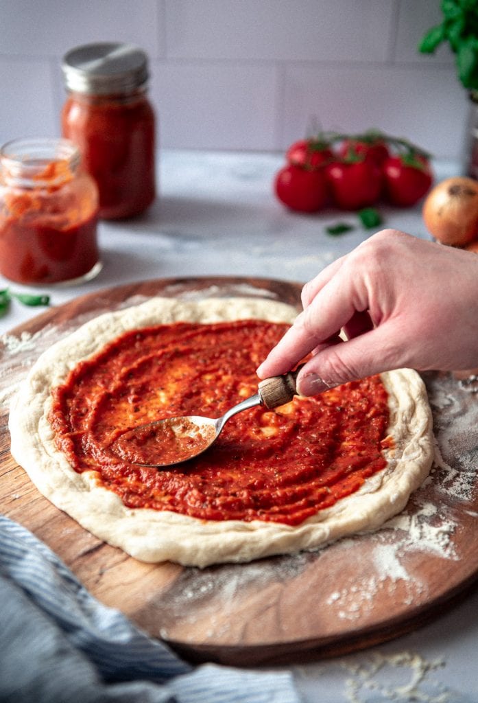 Zelf pizzasaus maken | Eef Kookt Zo