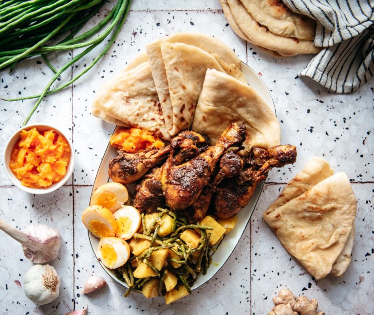 Surinaamse roti met masala kip en toespijs | Eef Kookt Zo