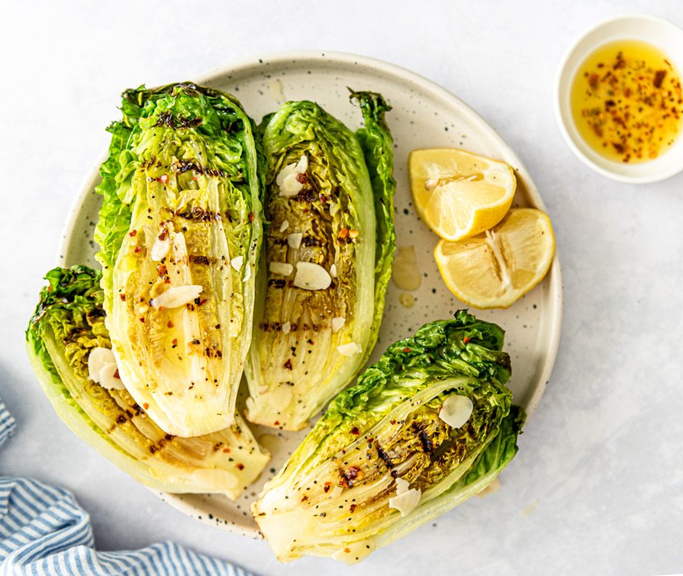 Gegrilde Romaine sla van de BBQ (vegan) | Eef Kookt Zo